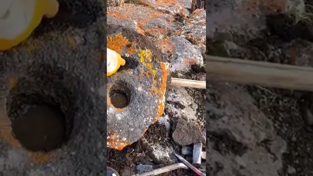 Он достает из скалы старые монеты настоящее сокровище #сокровище #охотникзасокровищами