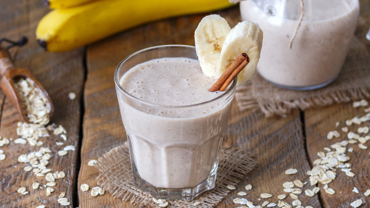 Смузи с овсянкой и бананом, рецепт полезного завтрака
