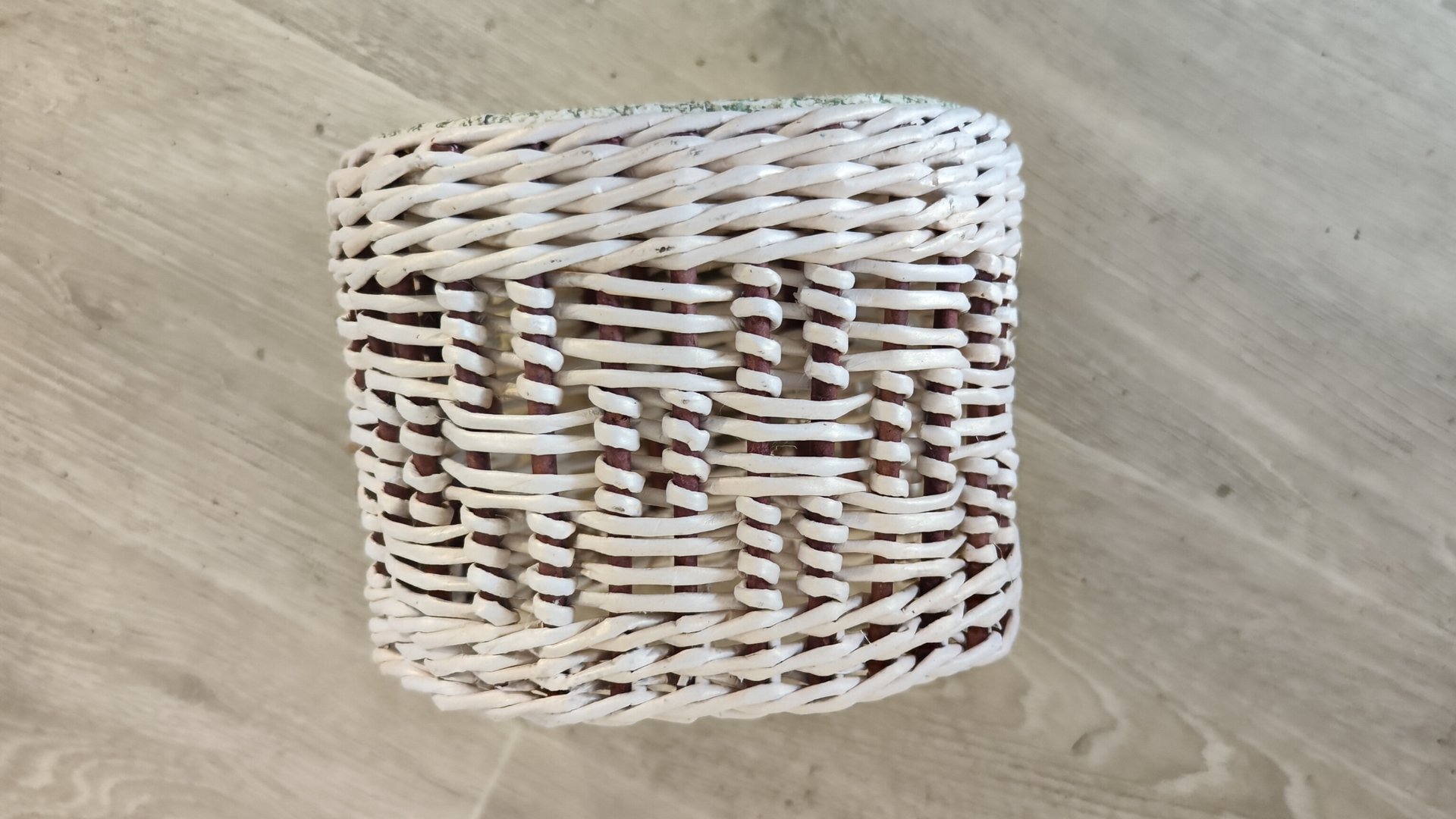 МК. Коробка с интересным узором из бумажной лозы. #273