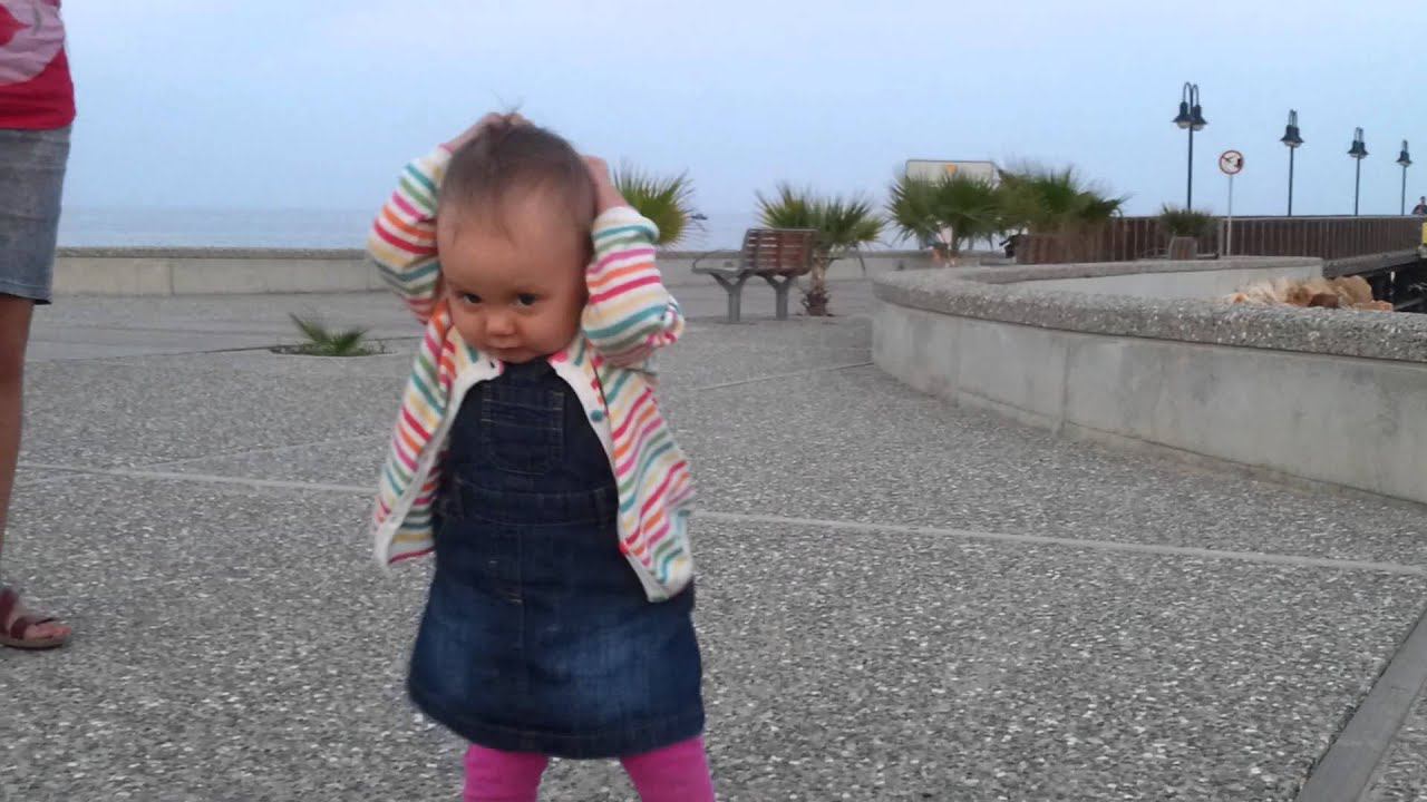 Алиса ходит