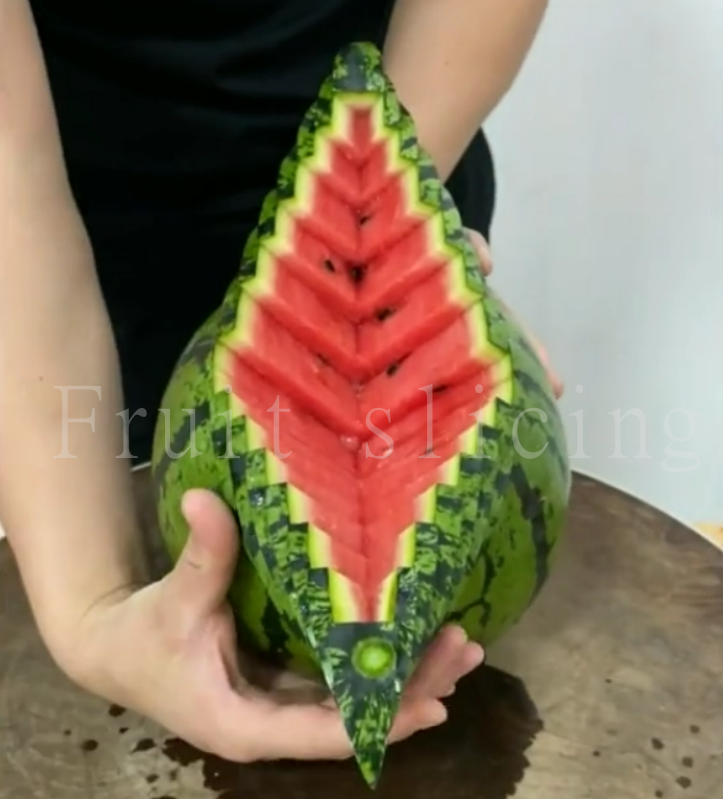 Как просто и красиво нарезать арбуз