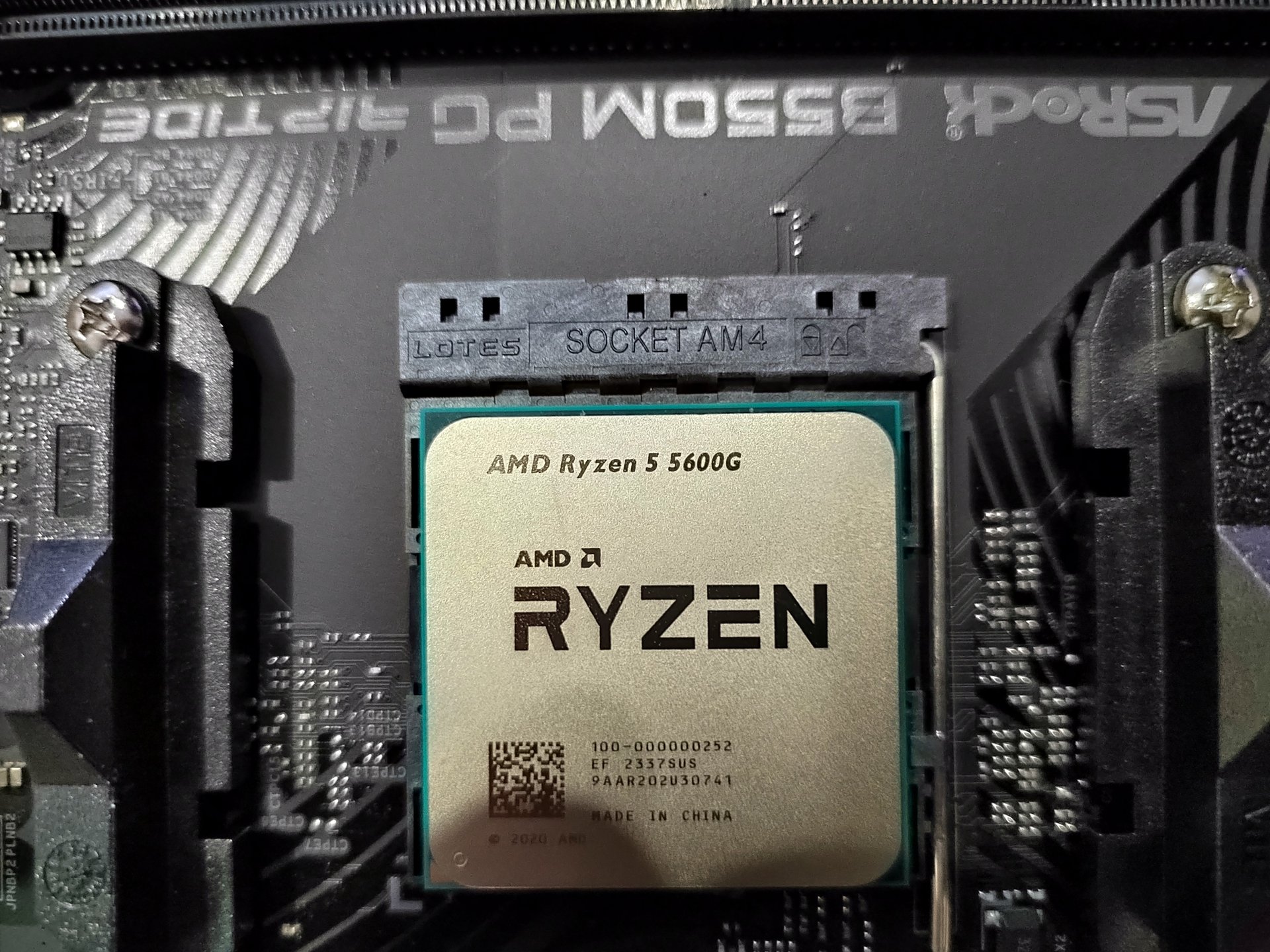 Fortnite встройка.  ASRock B550M PG Riptide и Ryzen 5 5600G