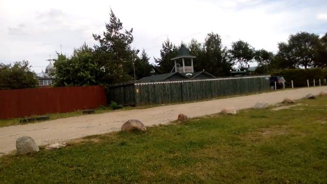 На озере Неро в городе Ростове волны Хотели покататься на лодке, но не получилось