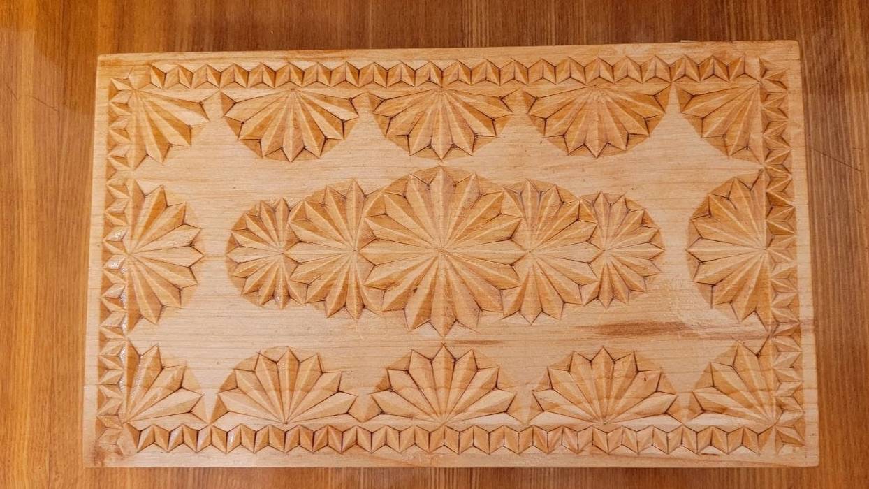 Доска декоративная | простые розетки | простая геометрическая резьба | дерево ольха