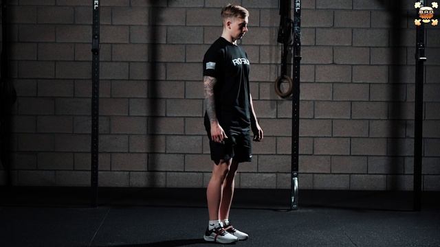 Сгибание бедра с резиной стоя