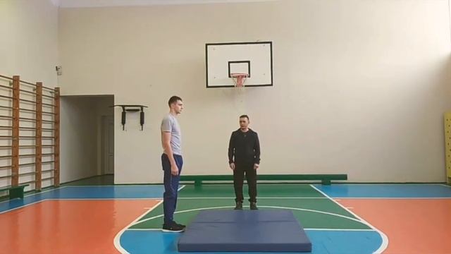 Техника выполнения кувырка вперёд и основные ошибки при выполнении.mp4