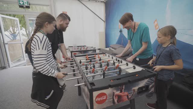 Angelo Kelly & Family - Whiskey In The Jar (Family Video)