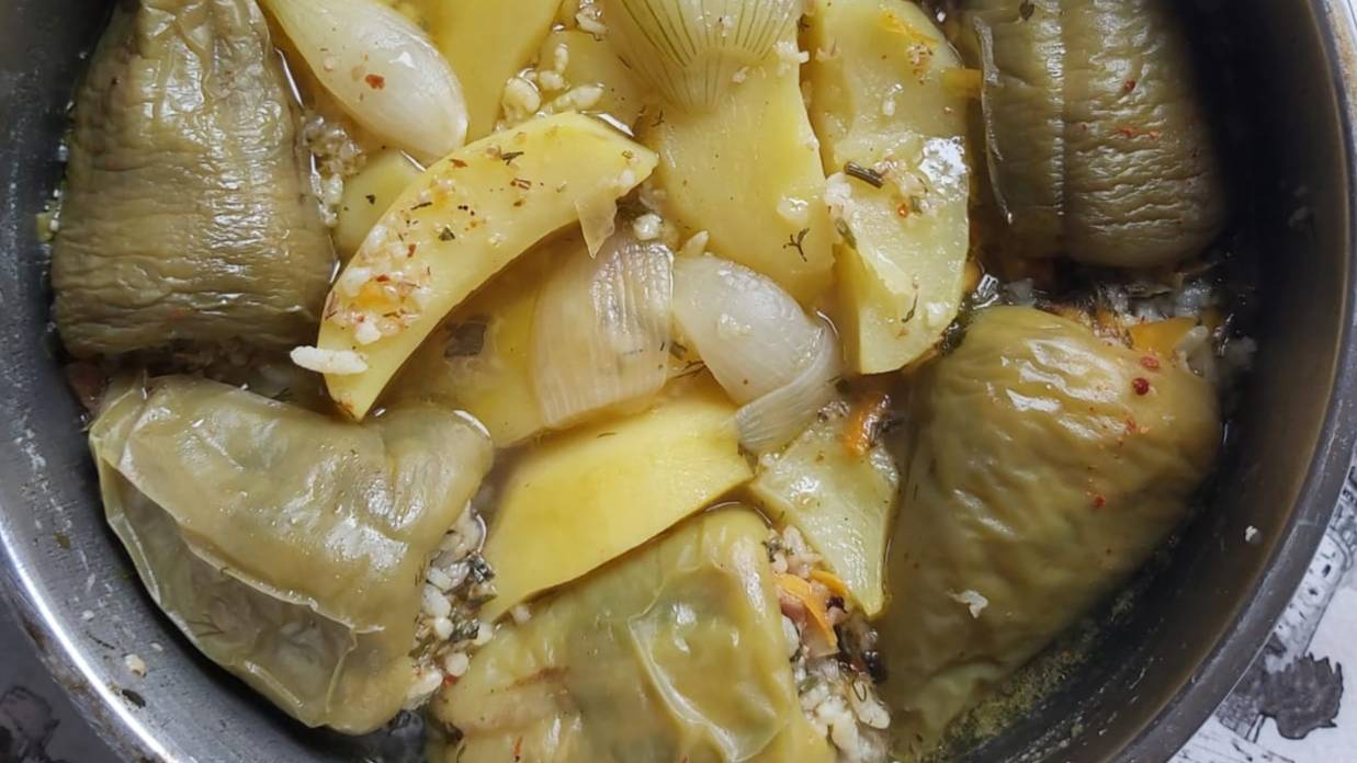 Быстрая ДОЛМА из перцев Bibər Dolması #АЗЕРБАЙДЖАНСКАЯ_КУХНЯ #dolma #azərbaycan_mətbəxi коротко2