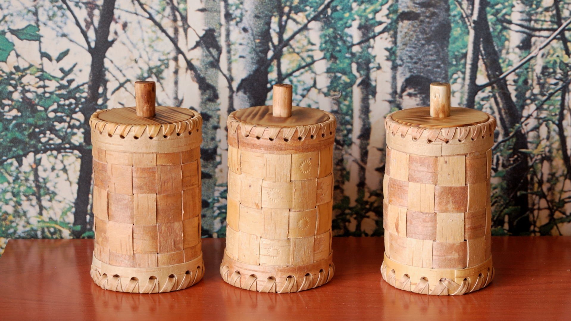 Три туеска с плетёным наружным слоем для чайного сундучка.