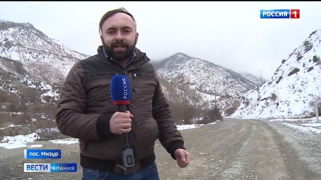 Полтора километра по снежному склону  спасатели донесли до скорой мужчину в предынфарктном состоянии