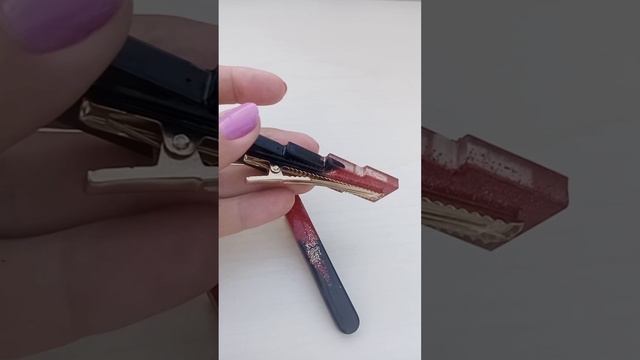 Заколки из двух цветов. Эпоксидная смола.