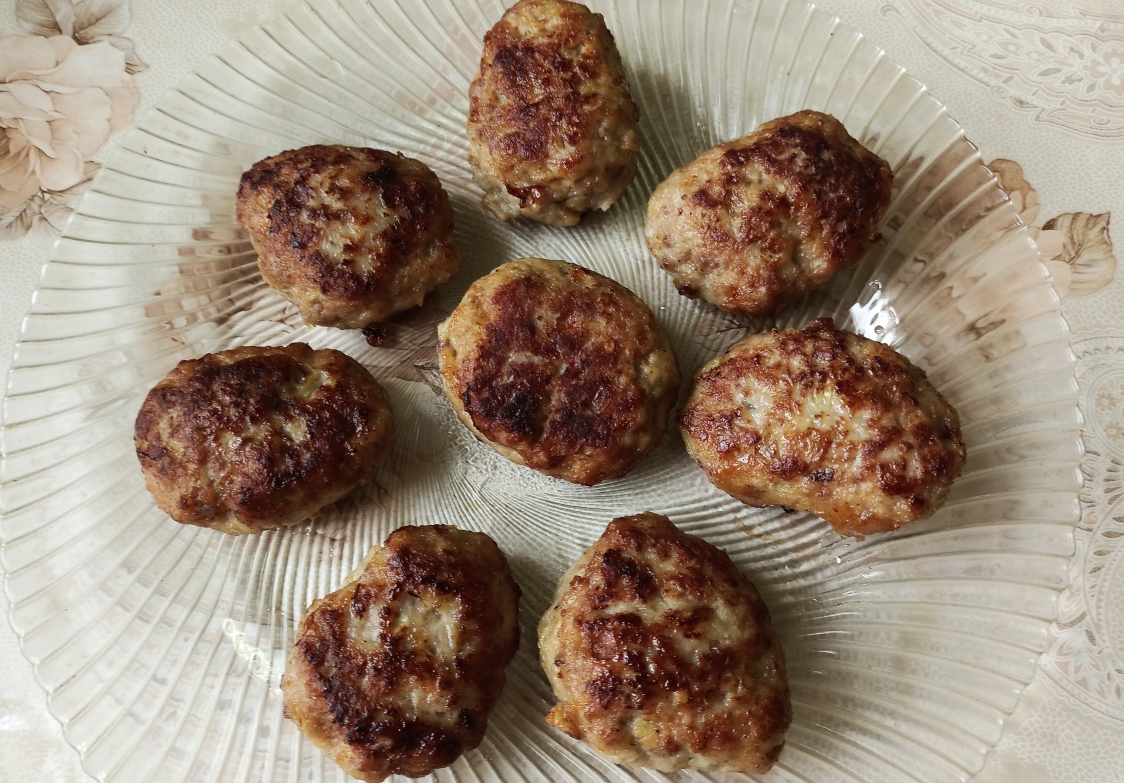 Сочные котлеты. Интересный кулинарный рецепт.