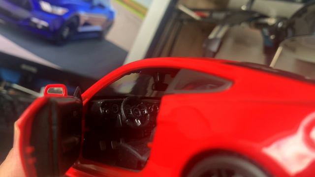 Обзор моделей Ford Mustang GT 2015 от Welly и Maisto