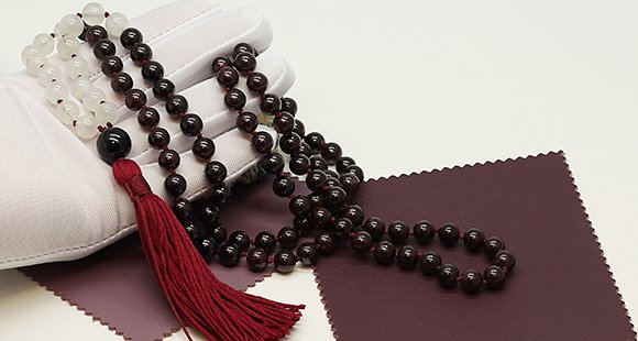 Мала 108 из граната и лунного камня