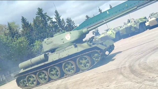 Динамический показ бронетехники ко Дню танкиста