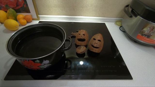 Кокос в аквариум. Декор своими руками. Домик для сомов.