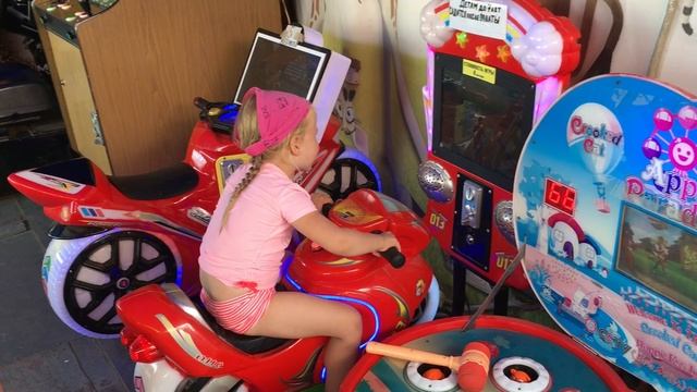 21.08.2022 - второй день на море: рыбалочка, строим замок из песка, аттракционы