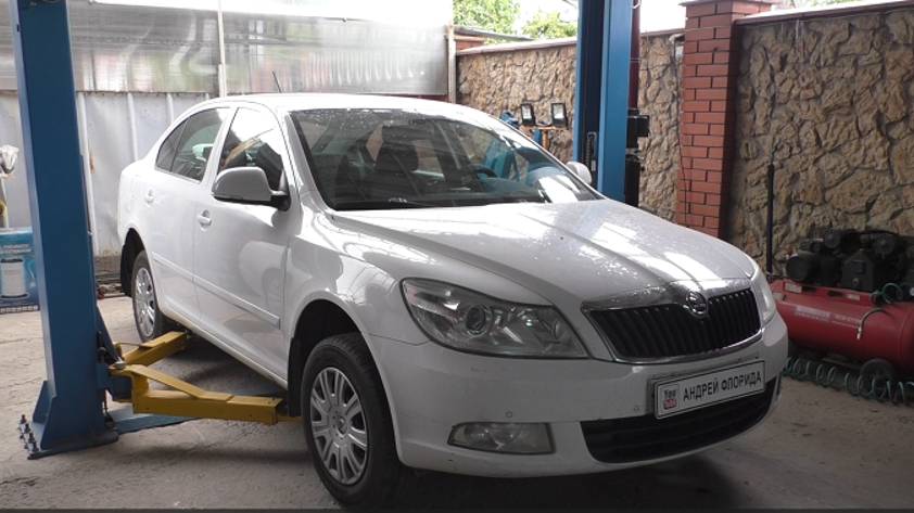 Замена правой передней ступицы на Skoda Octavia 1,6 Шкода Октавия 2013 года