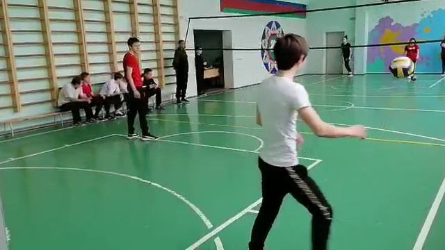 Президентские игры 9-10 класс волейбол девочки.mp4