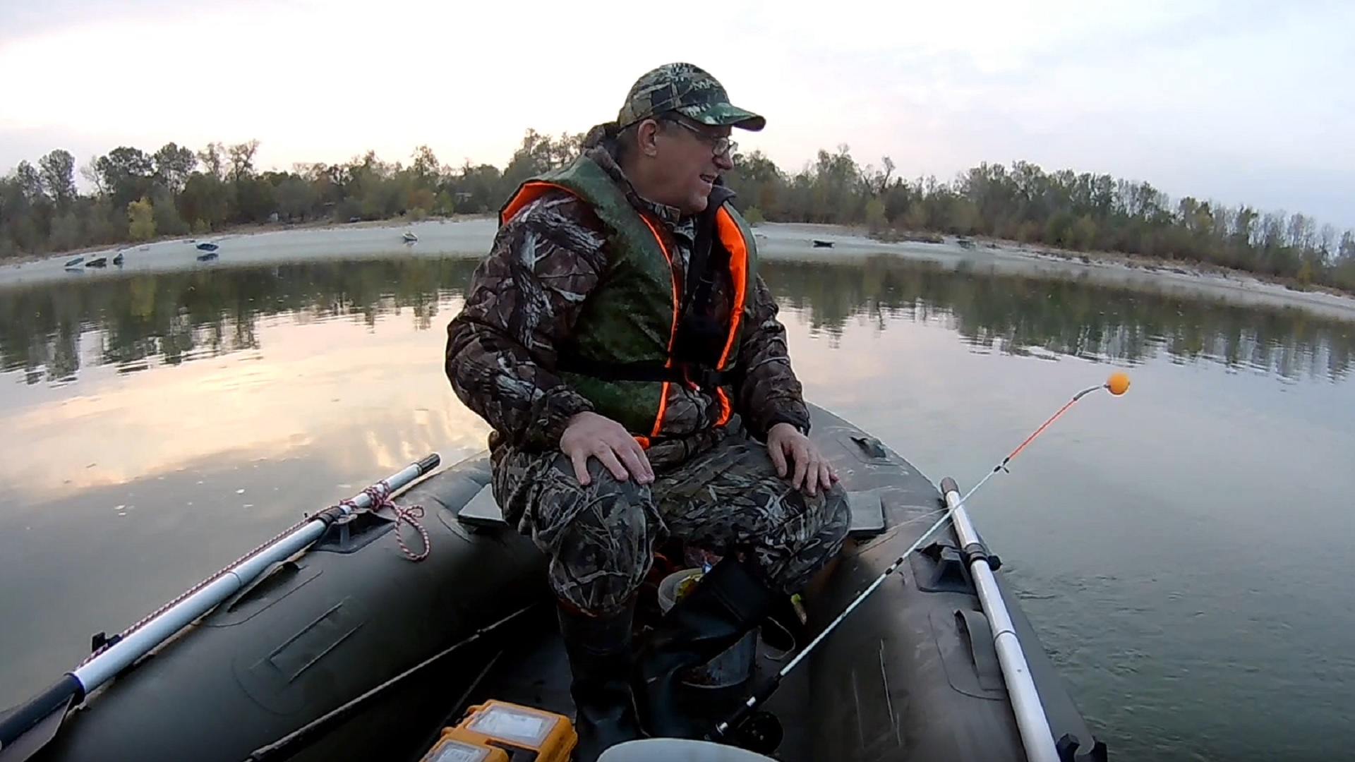 Удачная рыбалка с лодки. Снасть - кольцо.