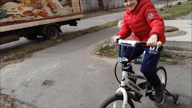 Прогулка у дома во время самоизоляции и карантина