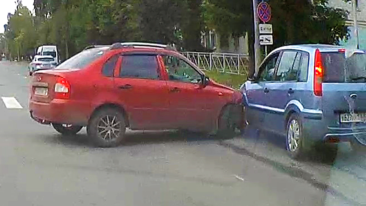 ДТП на перекрёстке улиц Красноармейской и Осипенко в Йошкар-Оле