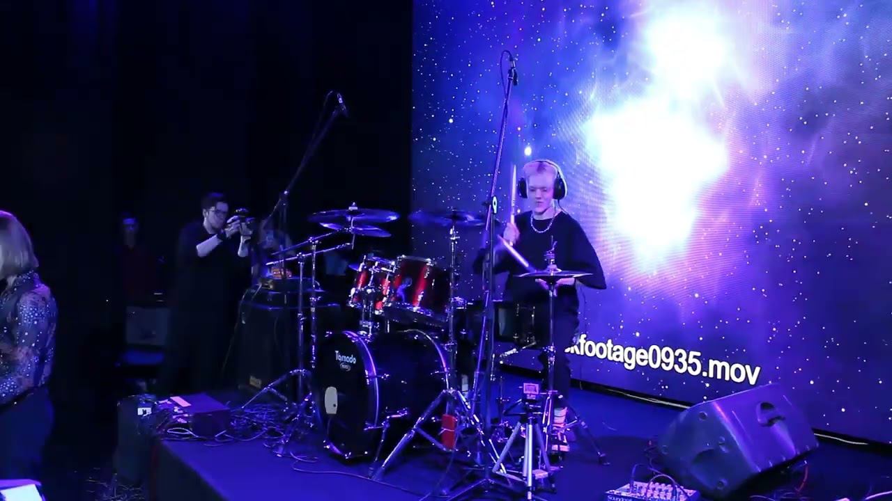 Даниил Никитин, Ксения Ананичева   Song #2 Blur