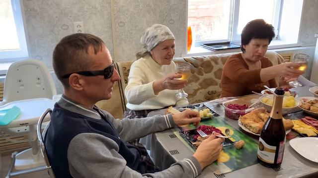 Фрагмент обеда с родителями Виктора Тартанова!