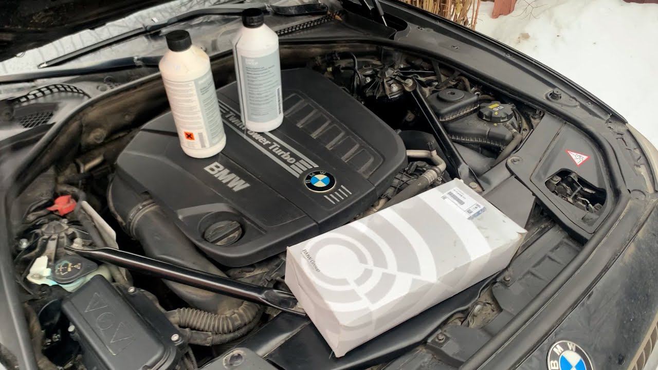 Замена воздушного фильтра и проверка уровня антифриза в дизеле BMW N57.