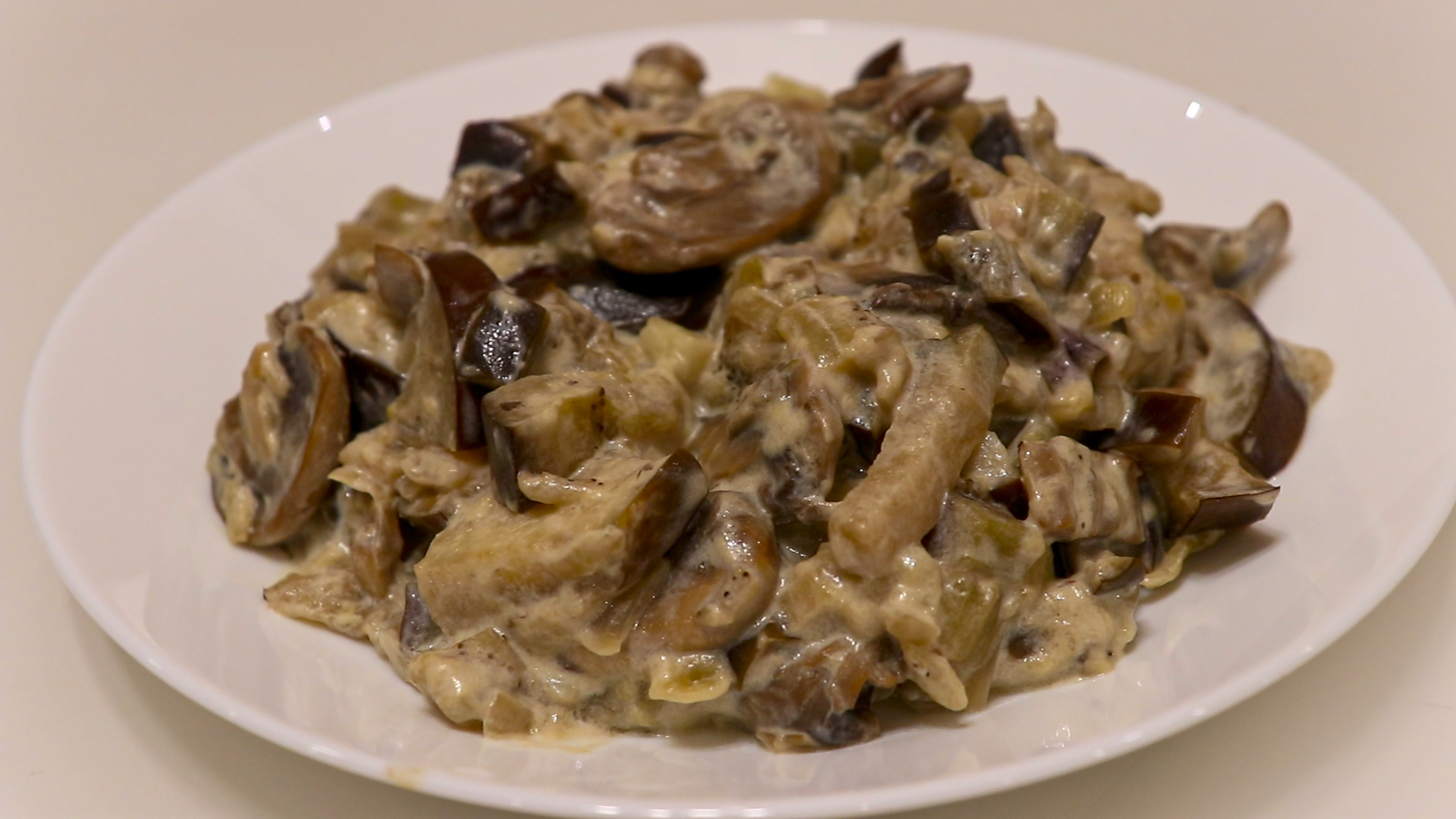 Баклажаны с грибами в сметане