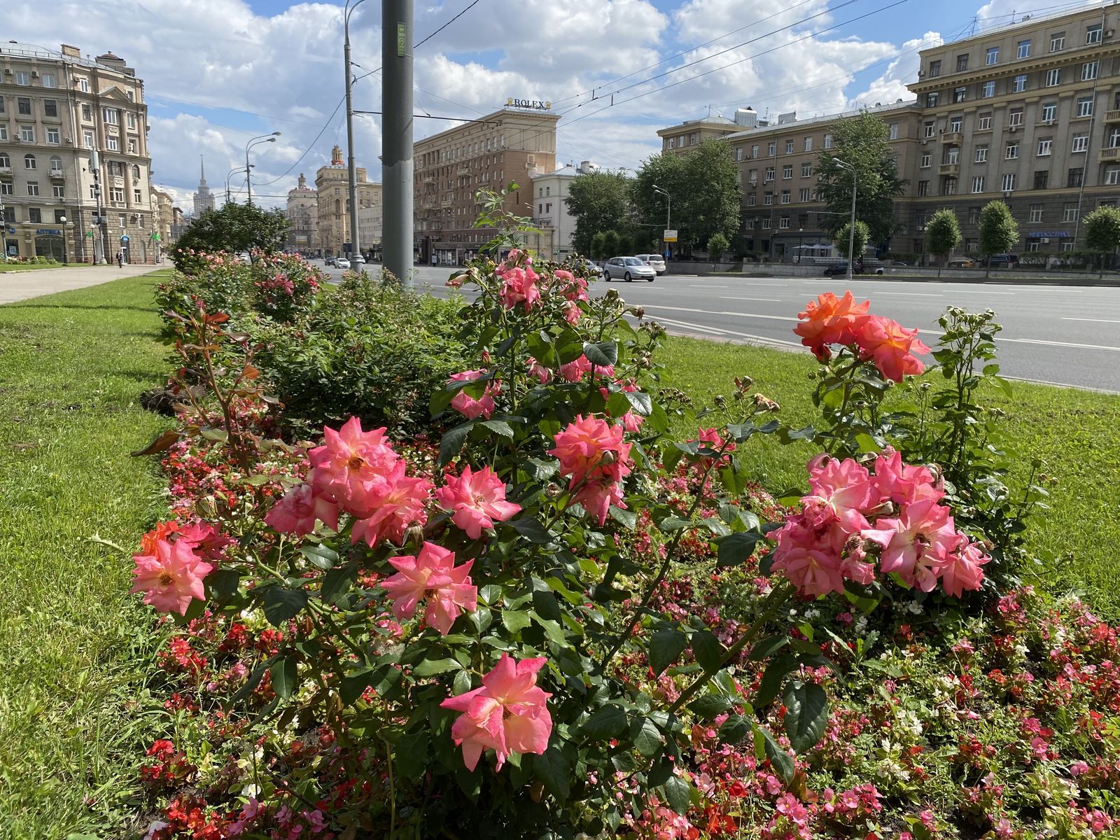 Прогулка по Кутузовскому проспекту в Москве в марте 2023 года...