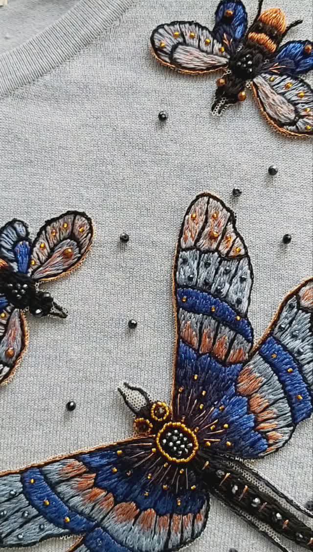 Стрекоза и пчелка, вышивка на фатине в 2 нити