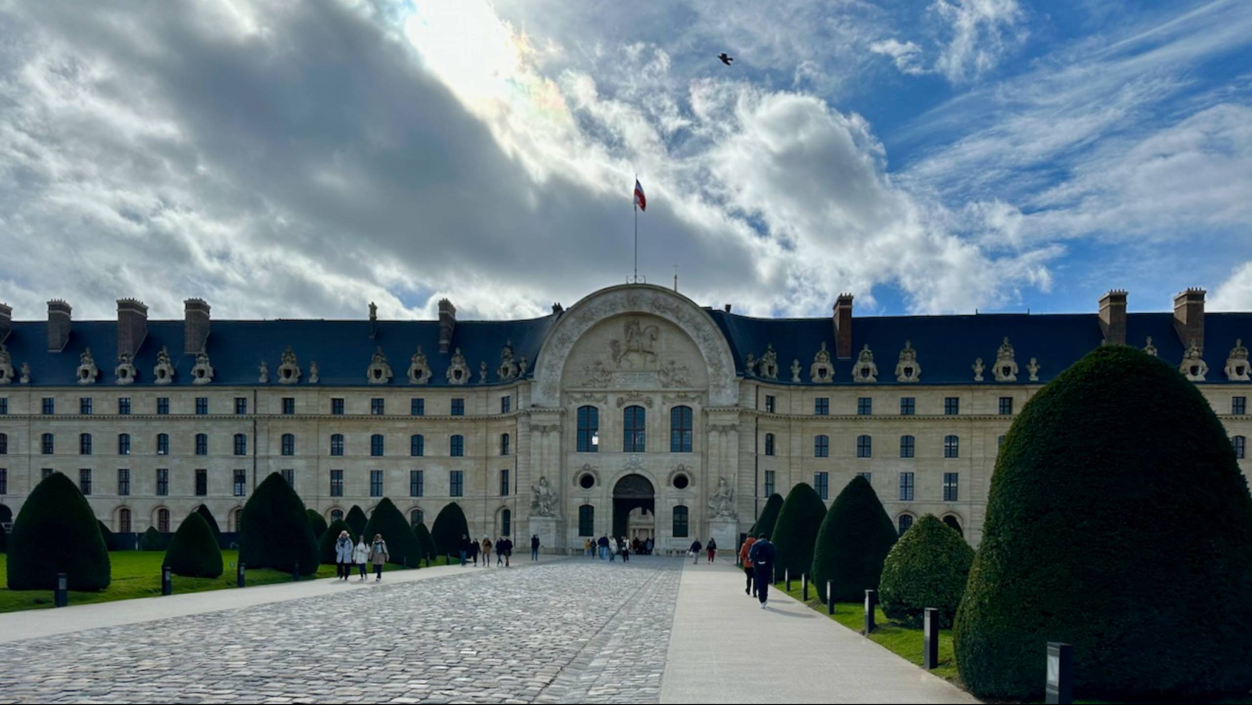 Показываю, где похоронен Наполеон