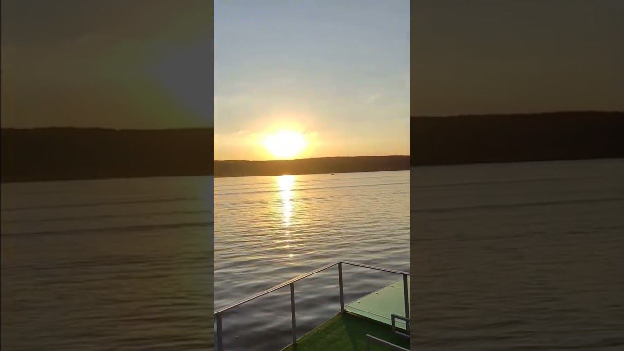 Красивый закат на воде | Nice sunset on the water #shorts