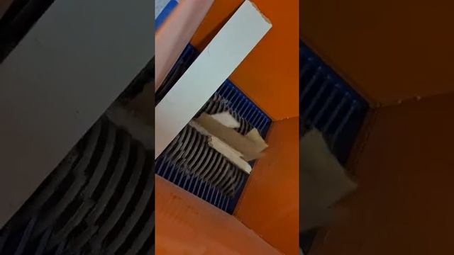 Шредер двухвальный ИШМ-220 дробим ДСП, МДФ..mp4