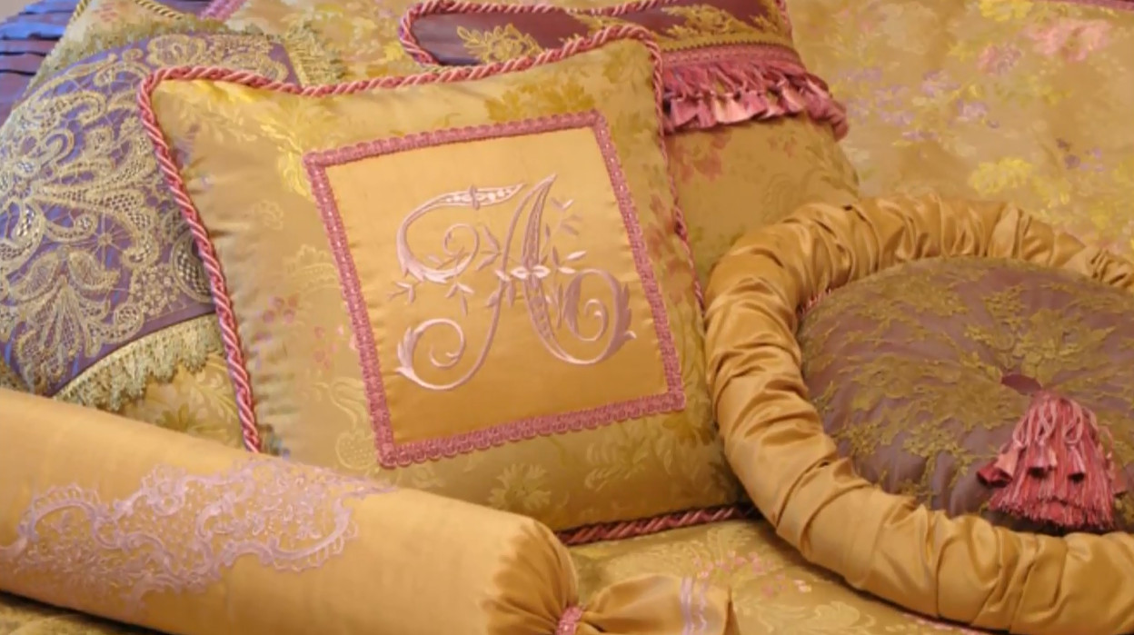 Вышитые узоры в интерьере