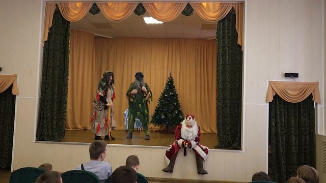 Смоленские спасатели поздравили воспитанников Краснинской школы-интерната с Новым годом