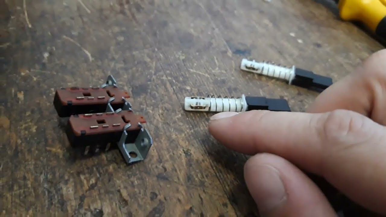 Yamaha RX-V392RDS. А кнопки включения двух групп акустики-то жаренные! Ремонт кнопок, и таки ПОБЕДА!