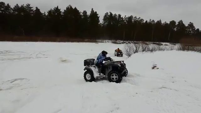 По реке да с ветерком на квадроцикле.
