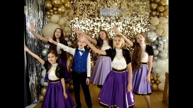 Муз. Е. Крылатова, сл. Л. Дербенёва. «Снежинка» (песня из к/ф «Чародеи»)