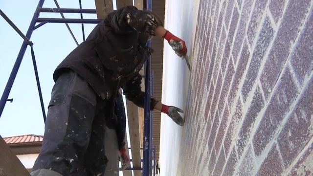 АМК на телевидении. Отзыв хозяйки дома. Фасадчики о декоративном покрытии АМК.