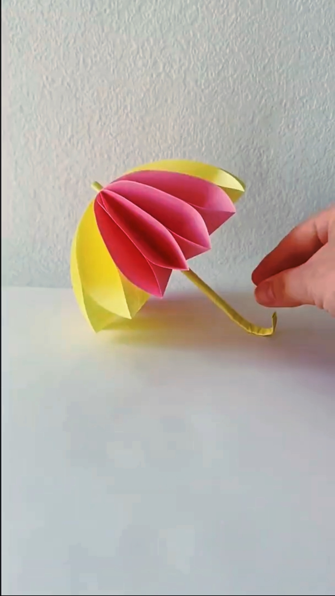 Как сделать простой зонтик из бумаги детям