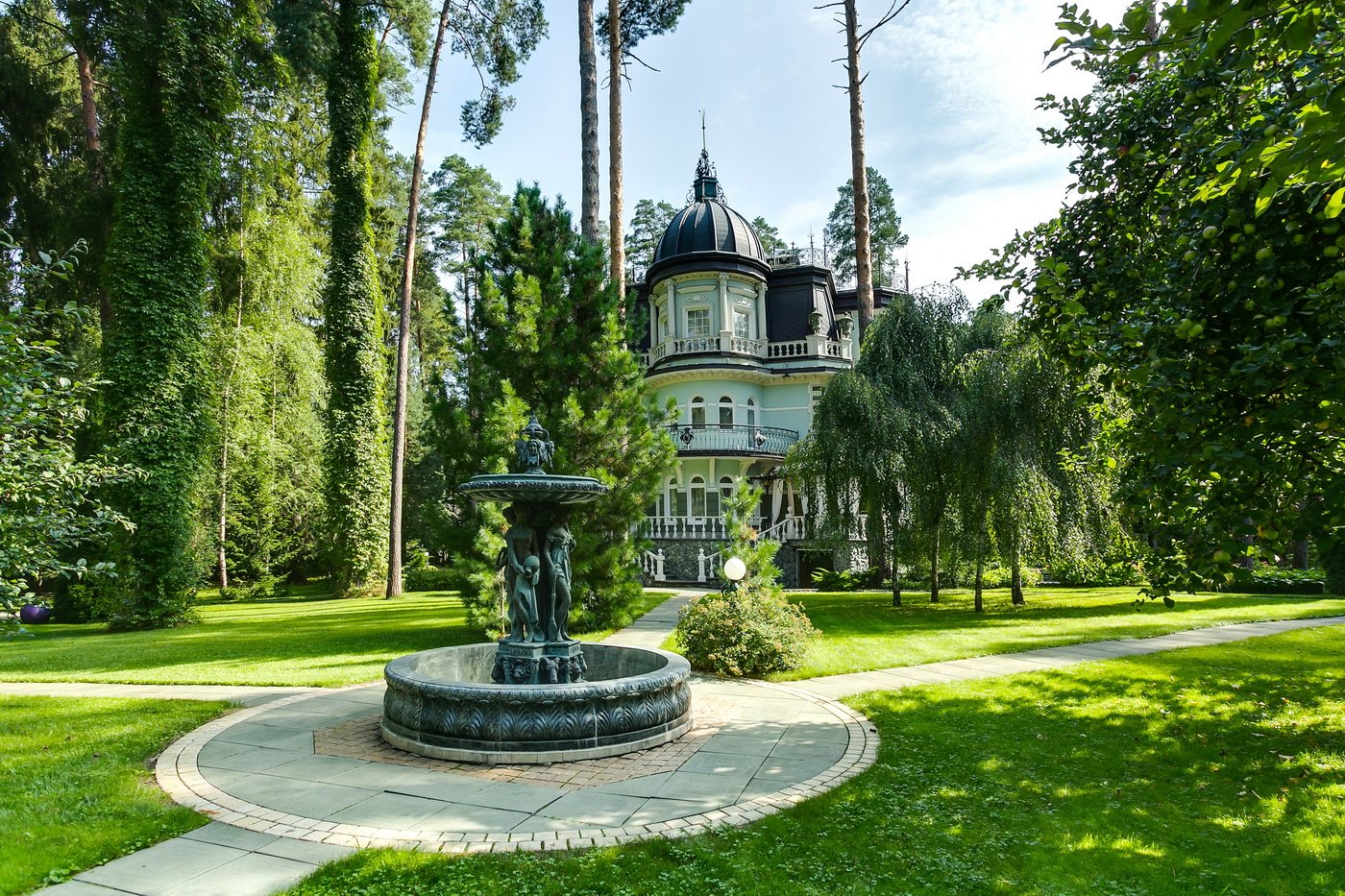 Дом в охраняемом коттеджном поселке на Николиной Горе, Рублёво-Успенское шоссе, 23 км от МКАД.