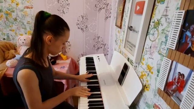 Маргарита Крупская благодарит за подарок- электрофортепиано, центр медицинских комиссий Красноярск.