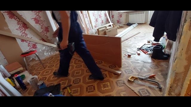 дверь в ванную