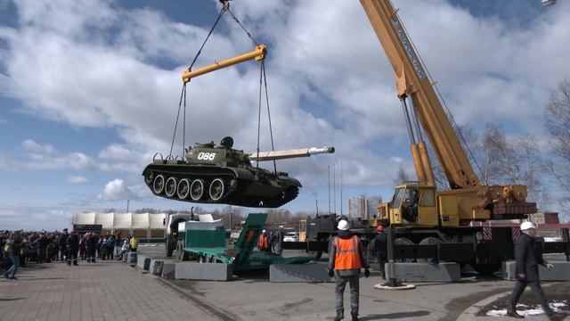 Без комментариев. Сургут. Танк.