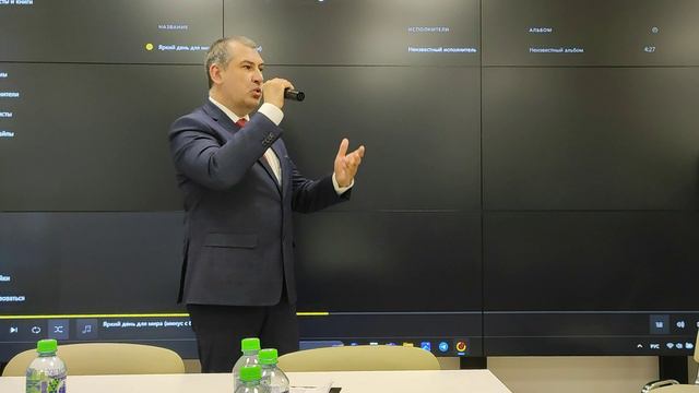 Олег Голюбин - Яркий день для мира. Концерт в Штабе партии Единая Россия