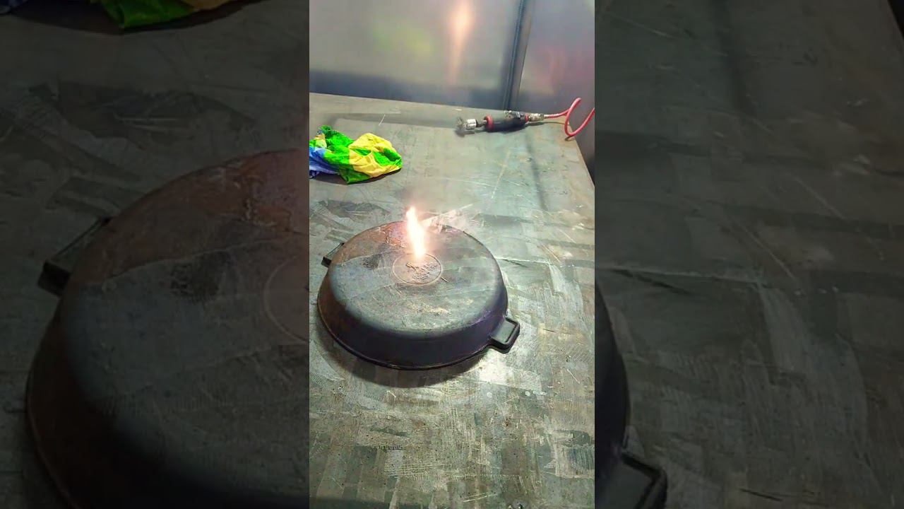 Лазерная чистка чугунной сковородки от масла и ржавчины #лазернаячистка #laser #интертехно