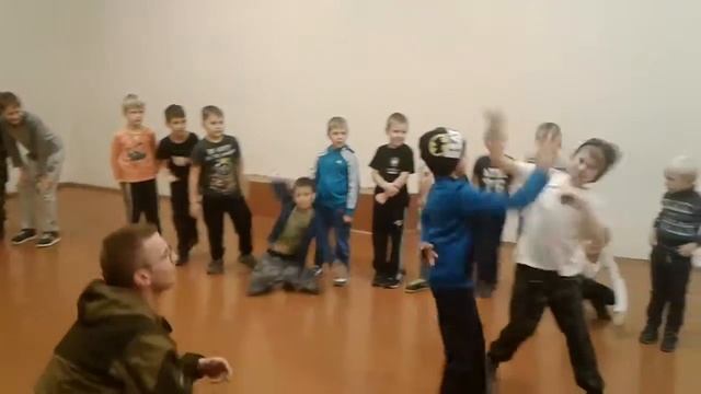 Народная игра Бой за шапку