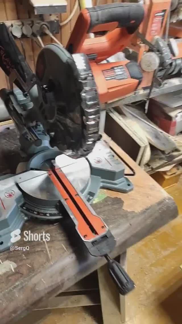 Торцовка Black & Decker bes 701